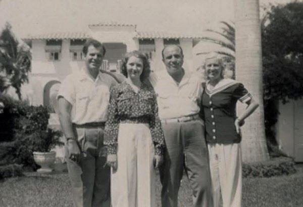 7a-al-capone-with-family-florida-after-prison-600x410