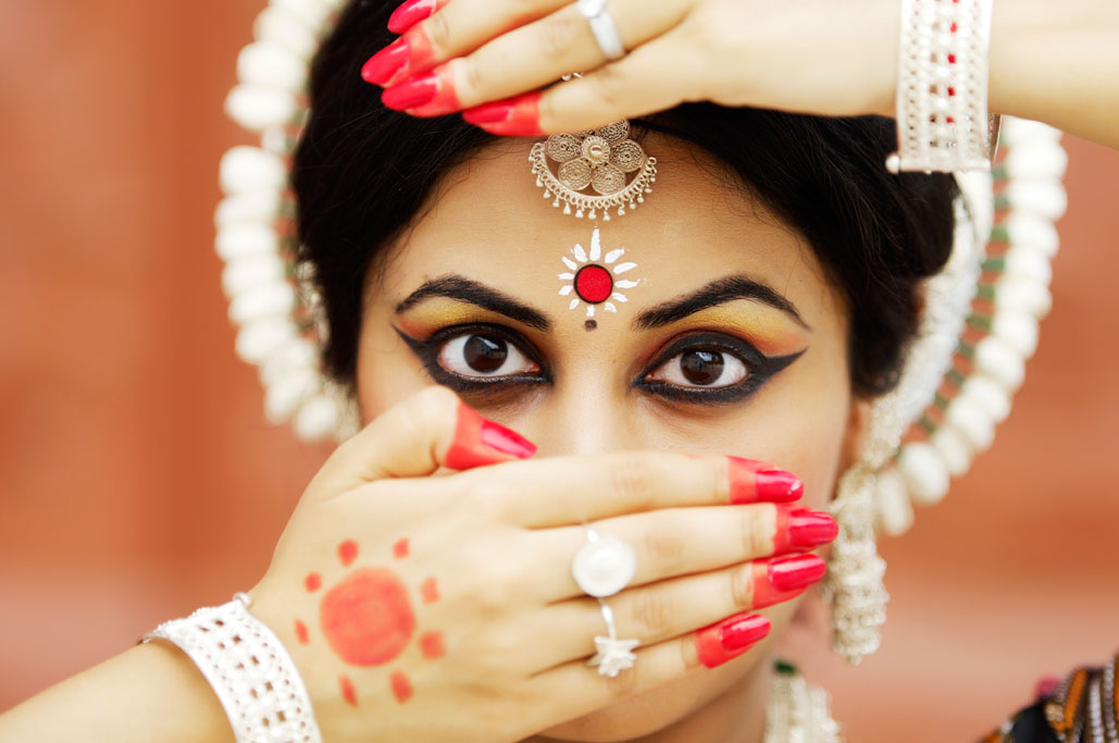 Para que serve a “pinta” na testa das indianas? - Virgulistas Brasil